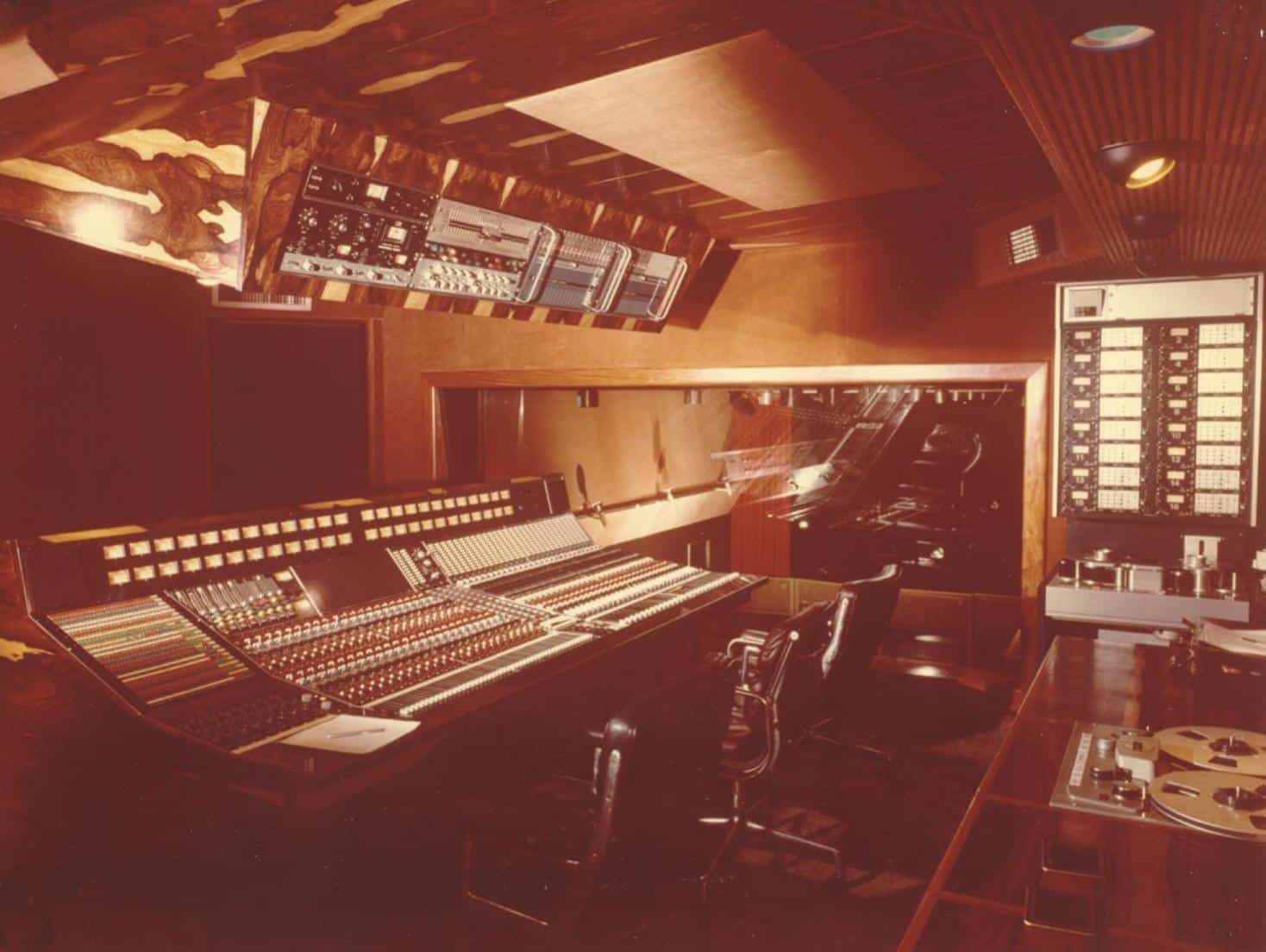 The 26 Best EQ Plugins of All-Time (2026 Guide) - WaveInformer