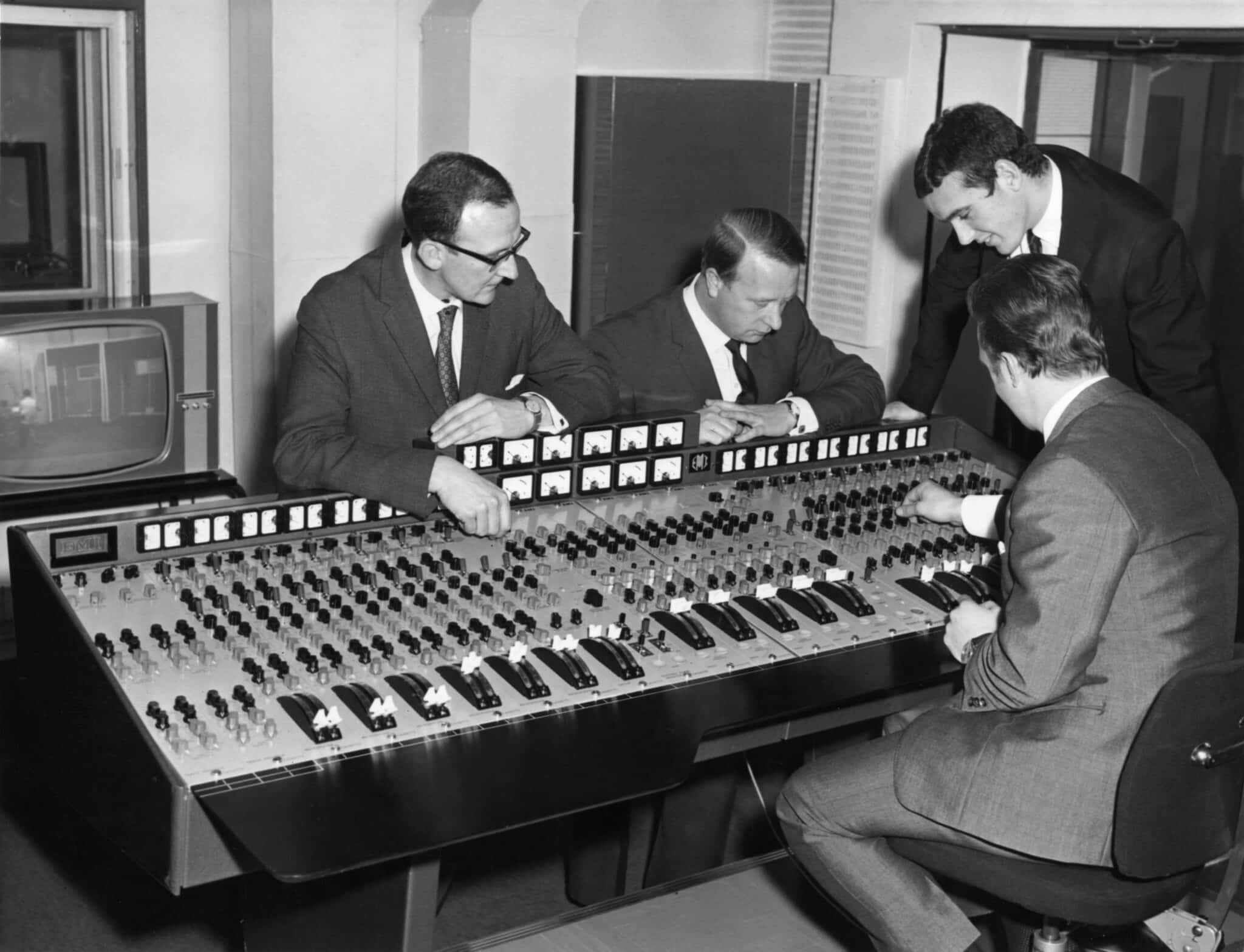 Mixing vs Mastering - A Complete Guide for Musicians and Producers ...